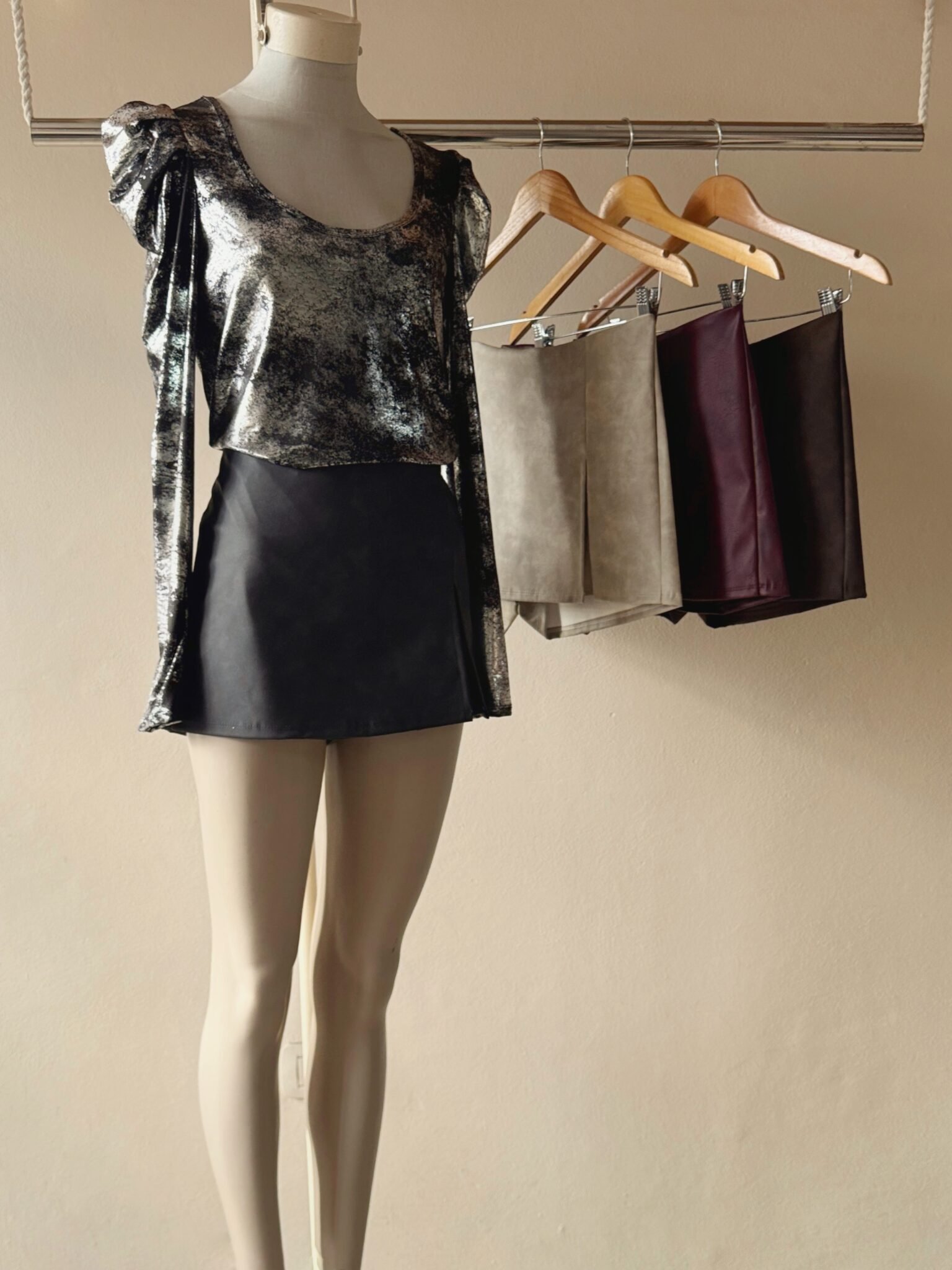 POLLERA PANTALON CUERINA DIESEL · Click